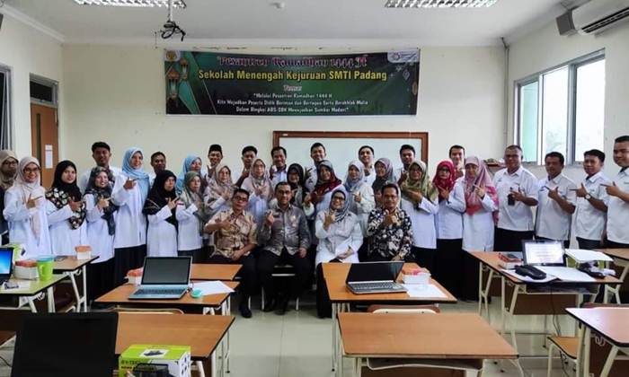 Siapkan Sekolah Berwawasan Lingkungan, SMK SMTI Padang Selenggarakan In House Training - Warta ...